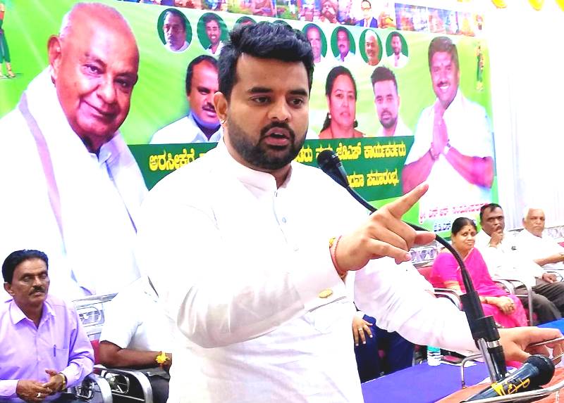 प्रज्ज्वल रेवन्ना मामला: कर्नाटक पुलिस की SIT ने दुष्कर्म के आरोपों पर ...